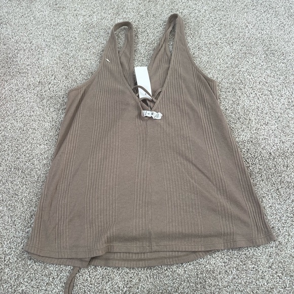 ALO Yoga | Tops | Alo Top | Poshmark